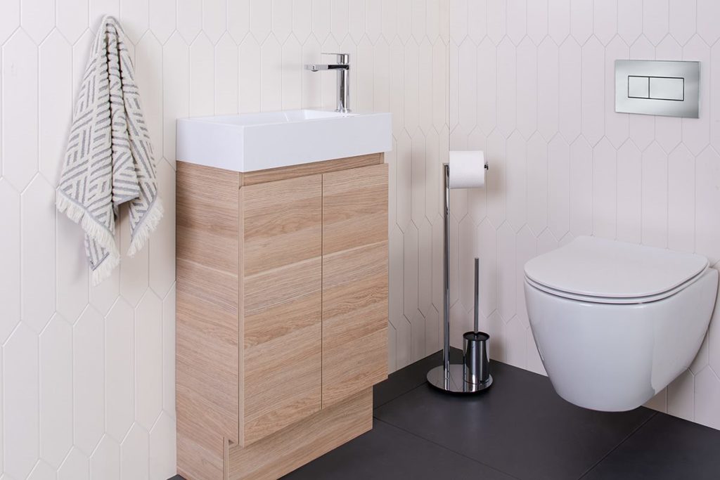 Lily Vanity With Kick